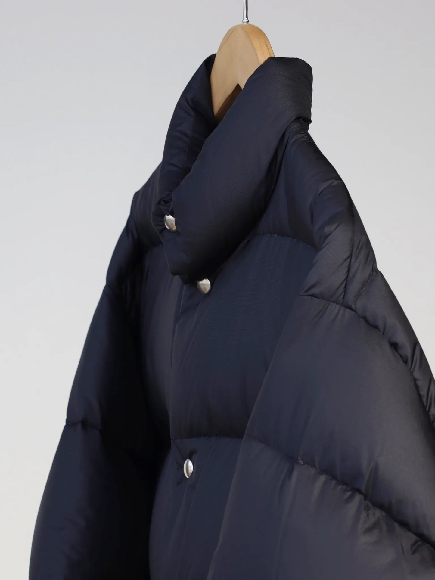 COMOLI ダウン ジャケット BLACK | CASANOVA&CO (カサノヴァアンドコー) オンライン通販サイト